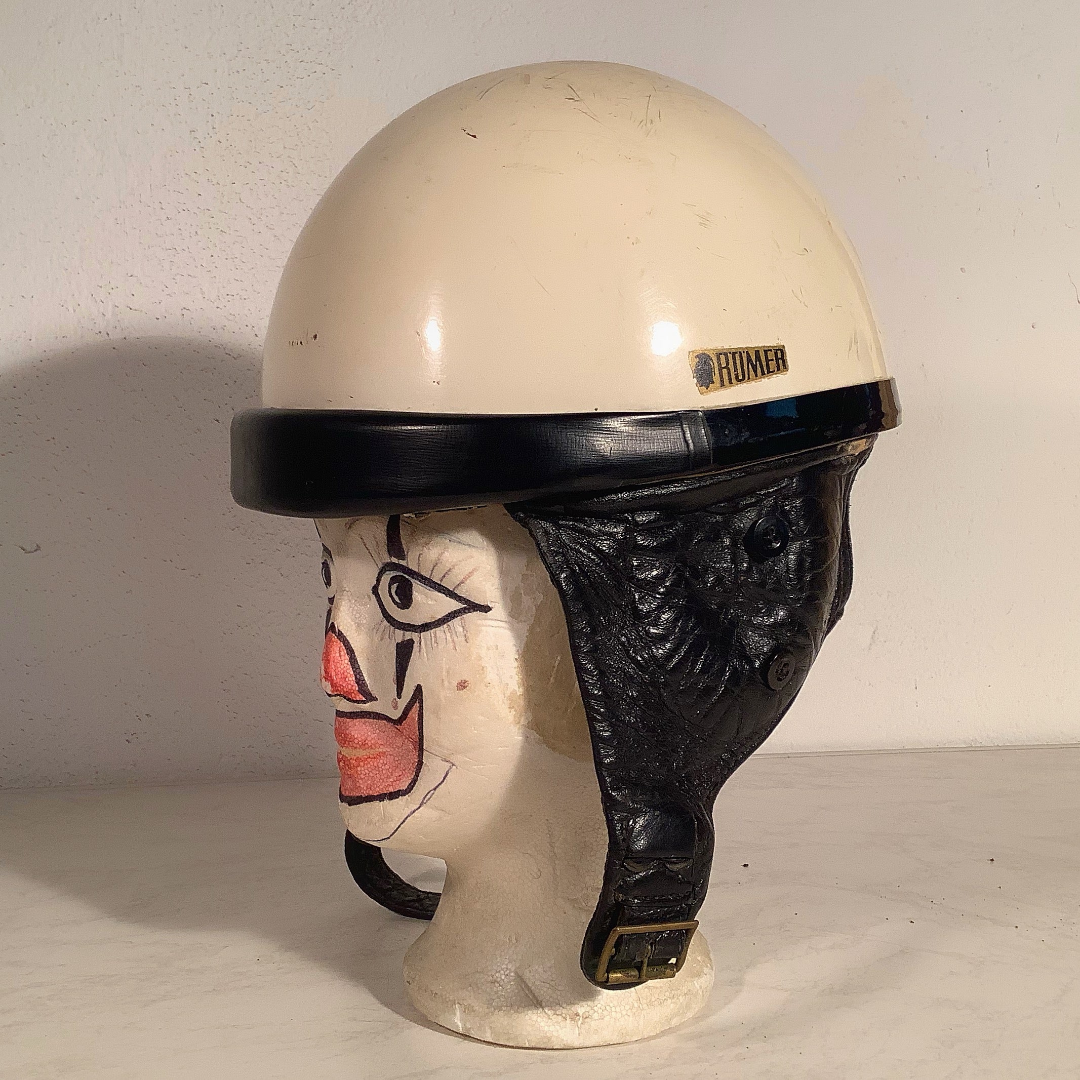 DDR Motorradhelm - alter Helm mit Kratzern – Vintage- & Antikshop Pezold